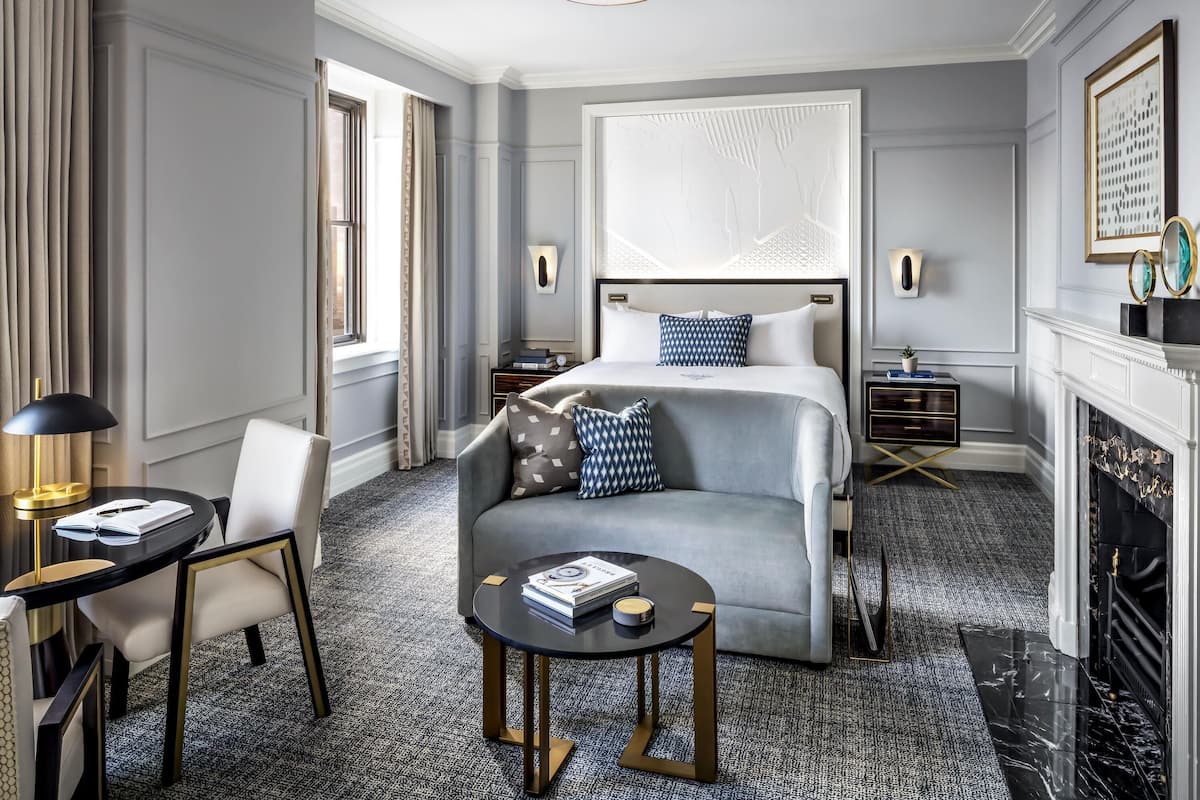 Fairmont Gold, Suite-Estúdio, 1 cama king-size, não fumadores, acesso ao Club Lounge | Edredões de penas, minibar, cofre no quarto, secretária