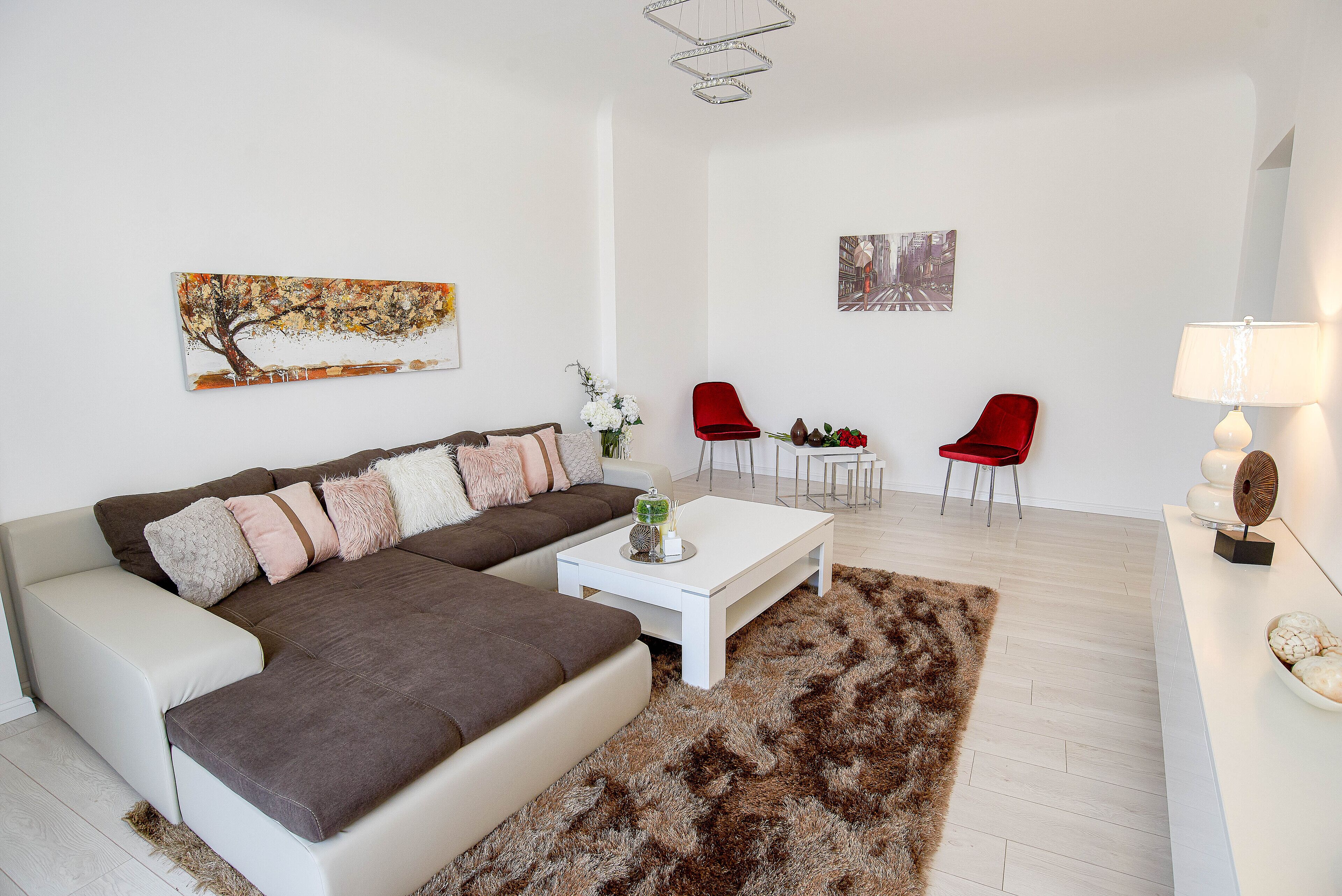 Apartamento Deluxe, Vista para a cidade | Sala de estar | TV de ecrã plano 