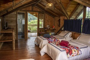 Cabana de Madeira Clássica, várias camas, vista para o vale | Com decoração personalizada, com mobília individualizada 