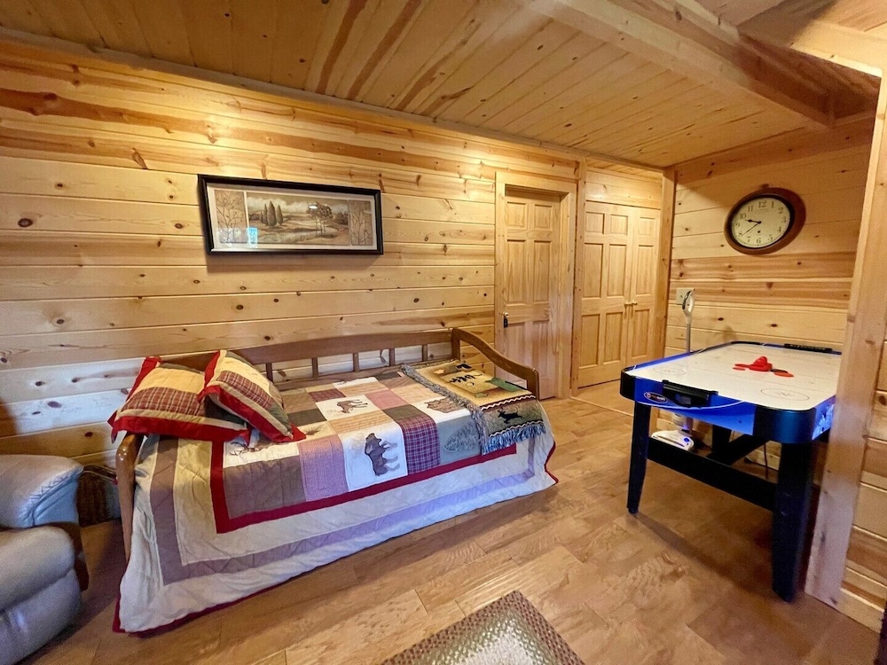 Sunrise Sensation - Great Views, Hot Tub, Gameroom, West Jefferson - West Jefferson, NC