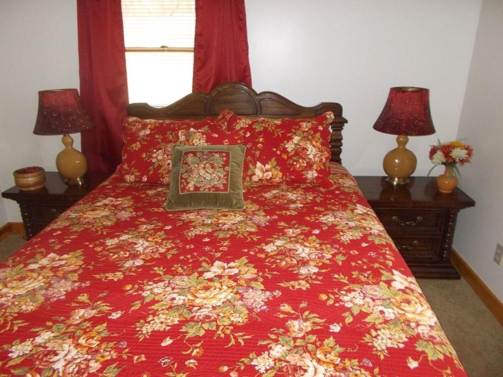 Charming Relaxing House, 2 Ac.stores,restaurants,trails,lake,river,paved Drive - Abingdon, VA