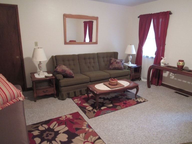 Roomy Relaxing House Large Yard Stores Restaurants Trails Lake River Paved Drive - Abingdon, VA