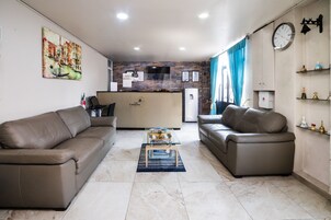 Área de estar no saguão