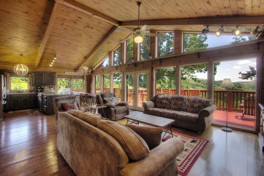 Beautiful Views! Genuine Log Cabin With Gameroom, Pool Table And Hot Tub - Pigeon Forge, TN