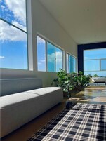 Quarto Panorâmico | Sala de estar