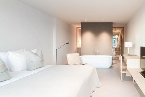 Quarto Clássico, varanda (No. 2) | Minibar, com decoração personalizada, com mobília individualizada 