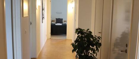 Apartamento, 4 quartos, varanda (With Kitchen) | Com decoração personalizada, com mobília individualizada, secretária