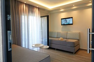 Apartamento superluxo, no piso térreo (A2) | Área de estar | Smart TV