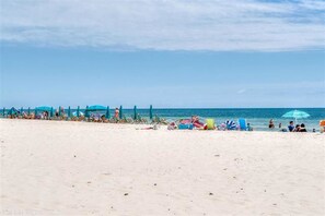 Vista para praia/oceano