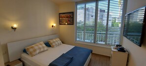 Apartamento Básico | 2 quartos, secretária, Wi-fi grátis, roupa de cama fornecida