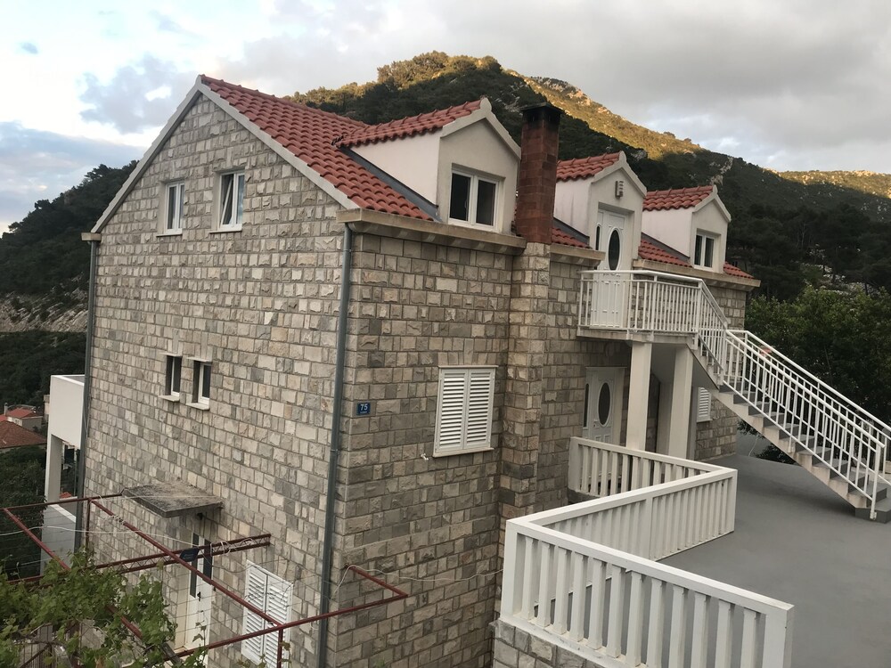 Comfortable 2 Bedroom Apartment - Mljet
