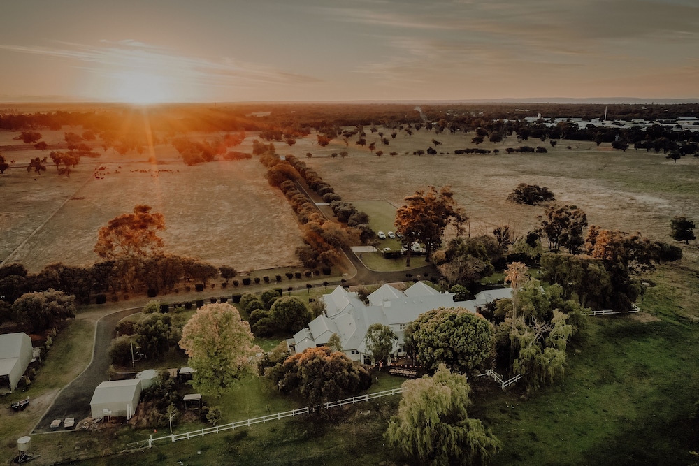 Fairlawn Homestead 4 Bedroom Package - 