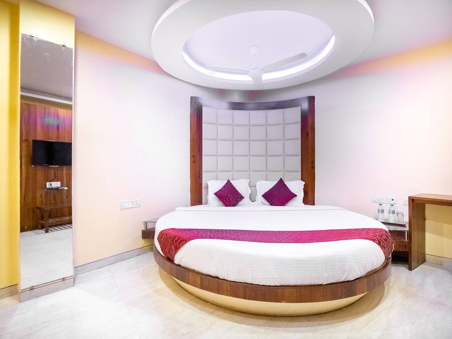 Quarto Executivo | Cofre no quarto, com mobília individualizada, secretária