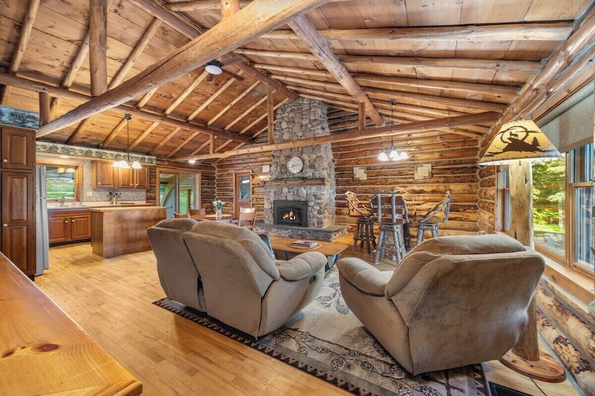 Cedar Lane Cabin: 3 Bedroom Authentic Log Cabin In The Woods - Seneca Lake, NY