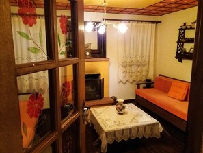 Casa Comfort | Sala | TV de ecrã plano, lareira 