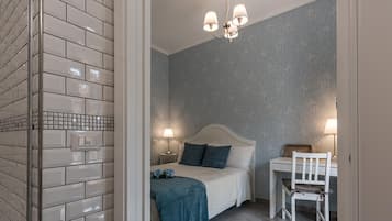 Quarto Duplo Básico | Lençóis italianos Frette, roupa de alta qualidade, minibar