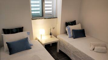 Quarto Twin Standard, casa de banho partilhada | 1 quarto, Wi-fi grátis, roupa de cama fornecida