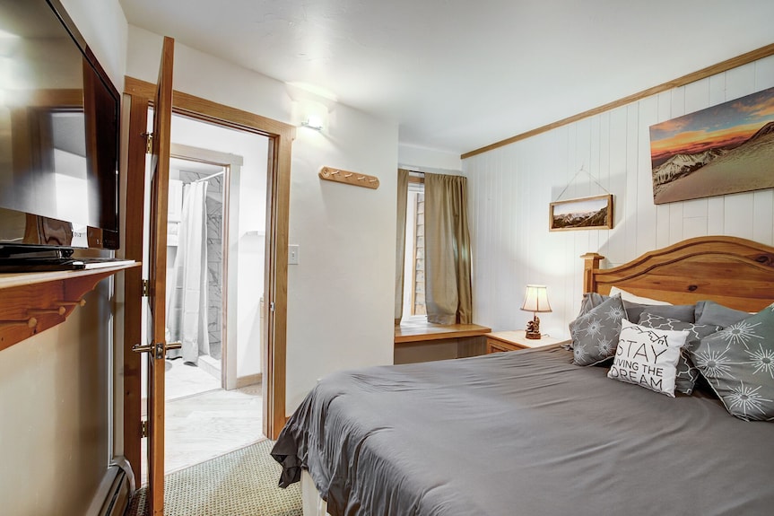 Slope Side Lodge Apt. Surrounded By Nature Steps To The Bus - Fast Wifi - Summit County, CO