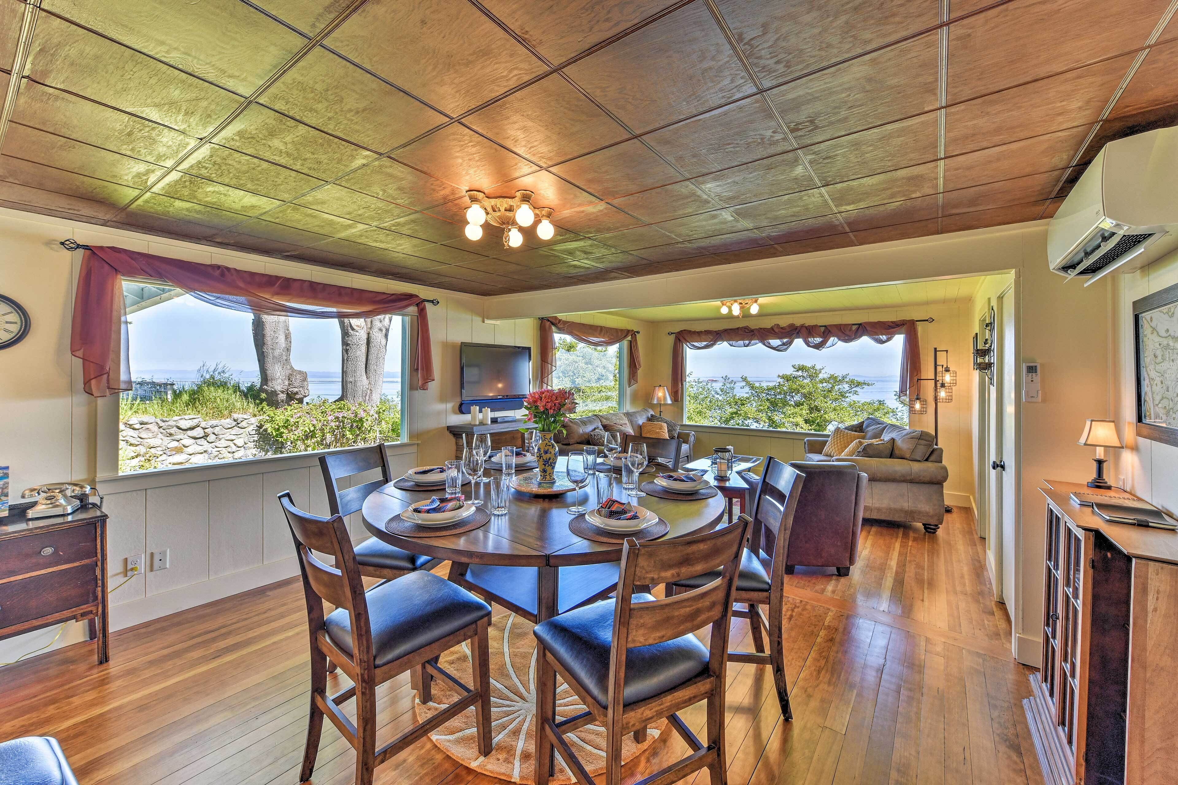 Waterfront Home ~ 6 Mi To Olympic National Park! - Port Angeles, WA