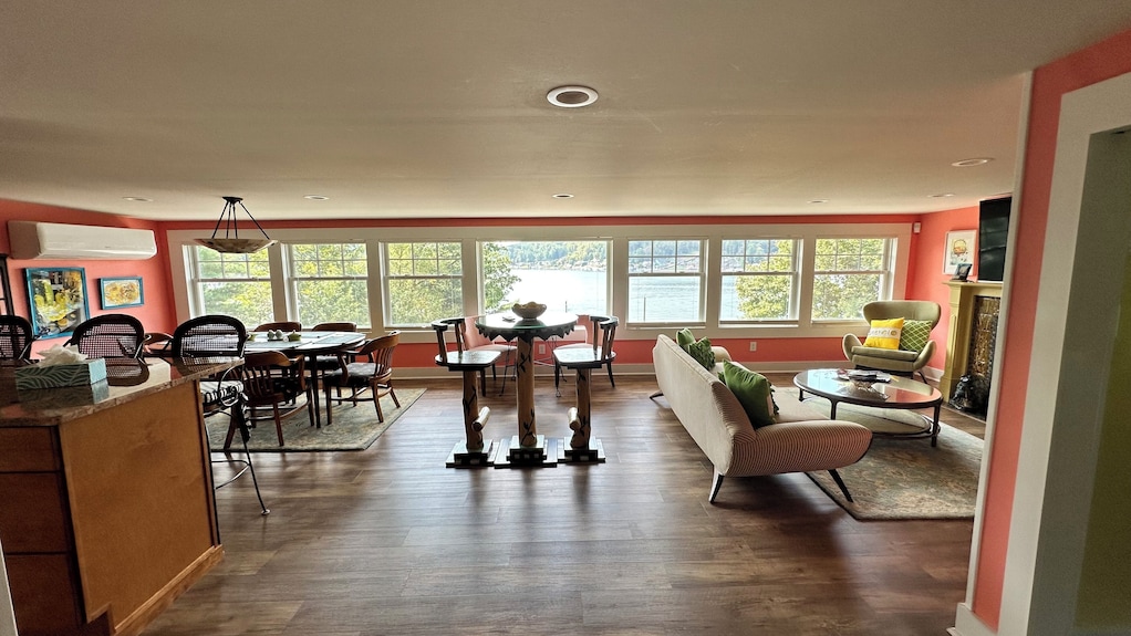 Bullfrog Cottage, Harveys Lake, Pa - Spectacular Lakefront Presence And View! - Frances Slocum State Park, Wyoming