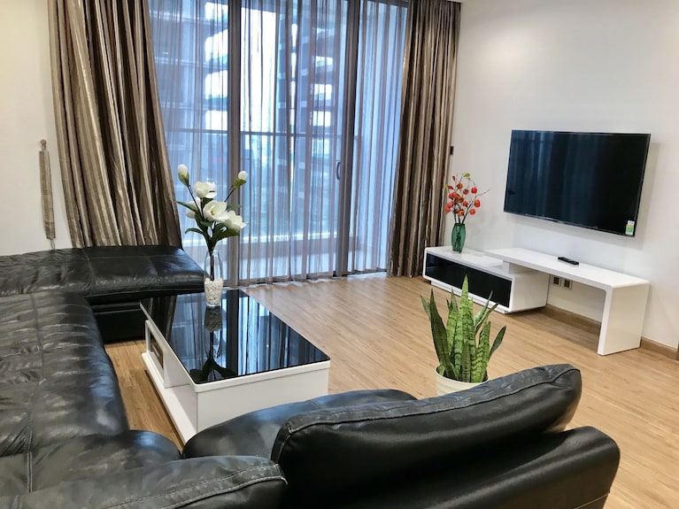 *Luxury 2 Bedrooms Apartment* Vinhomes Metropolis - Hanoi