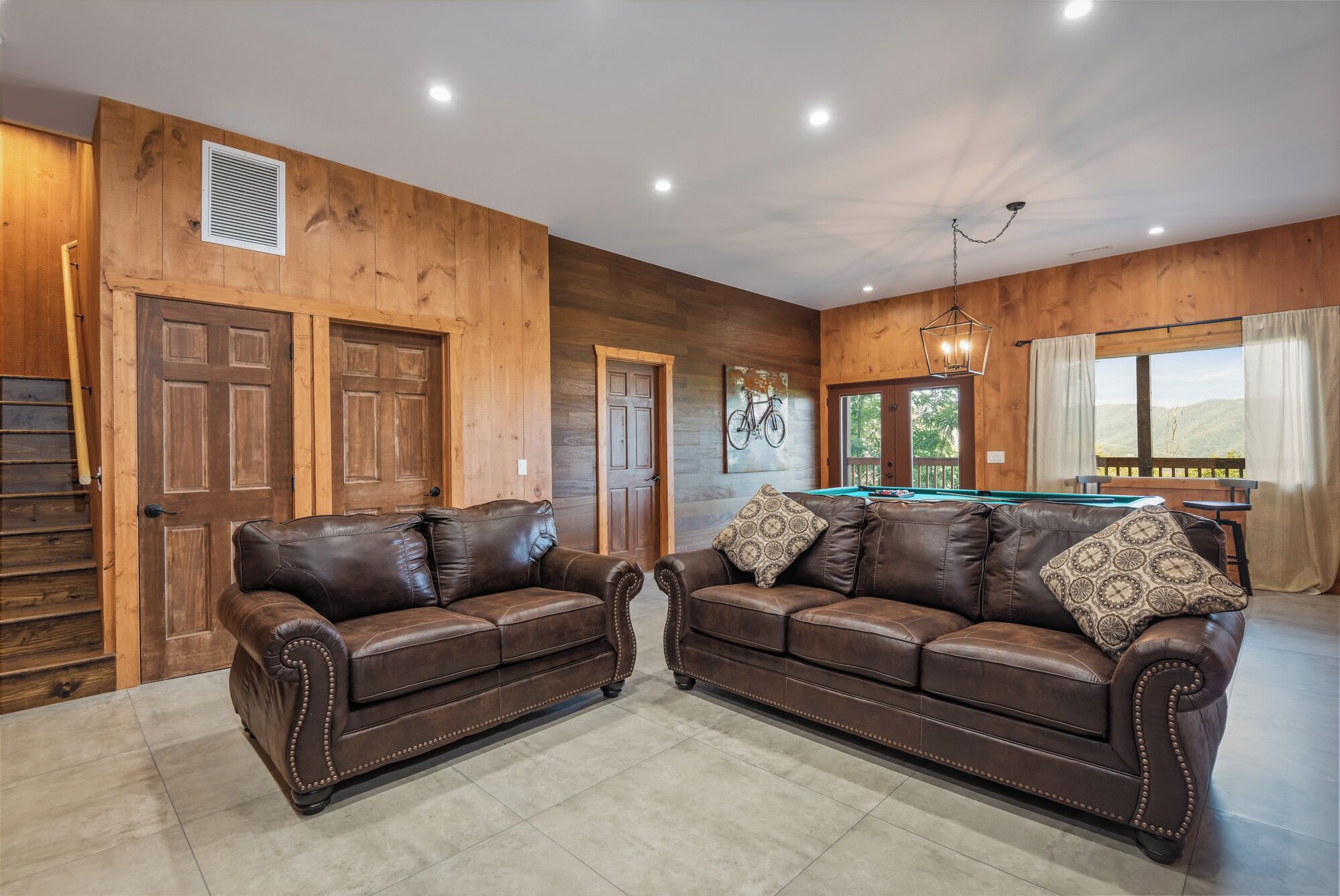 Gatlinburg Nouvelle Cabine De Luxe, Vue Sur La Montagne, Table De Billard. - Gatlinburg, TN