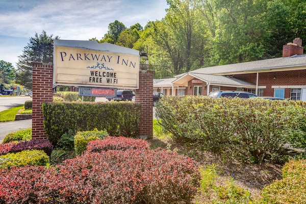 Parkway Inn - Waynesville, NC