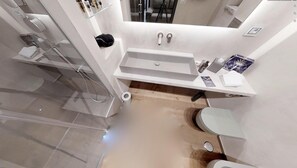 Chuveiro, chuveiro com efeito de chuva, produtos de toalete de grife