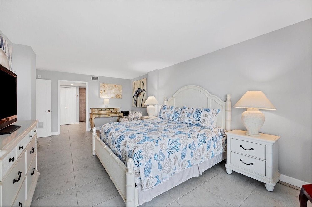 Rent This Luxury 5 Star Apartment On The Anchorage, Siesta Key Apartment 1029 - Siesta Key, FL