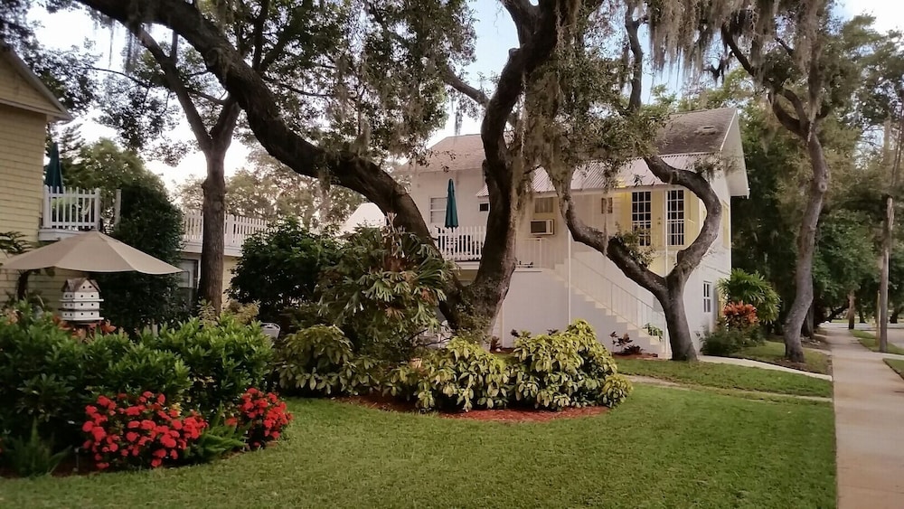 Close To Beach And Tarpon Springs Sponge Docks. Cottage On Spring Bayou - 哈樂迪