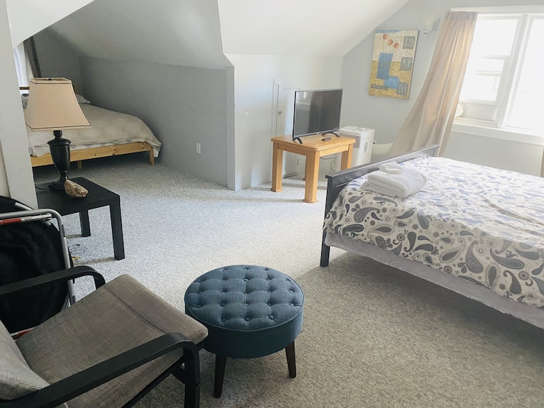 Character Loft Close To Dt & Uvic - 橡樹灣