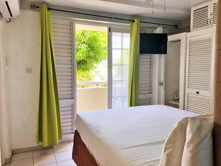 Beachside Breeze - Ocho Rios