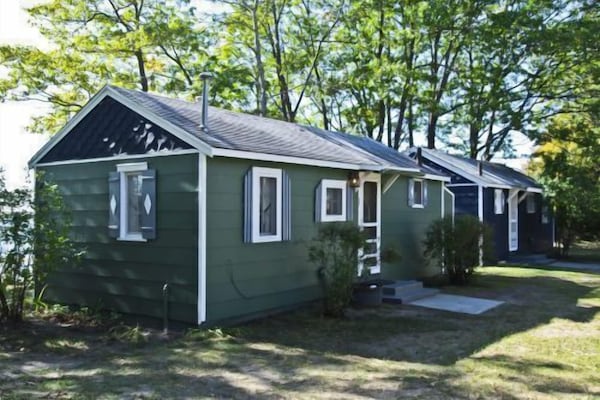 #1 - Cedar Village 2 Bedroom Cabin By Redawning - All Seasons Resort, Carp Lake