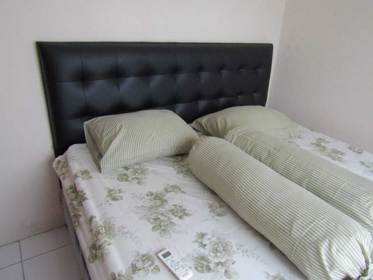 City Park Dc 8/8, Vista Olímpica De La Piscina, Esquina 2br, Amueblado - Jakarta