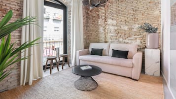 Dúplex Deluxe, 2 camas de casal | Sala | Televisor de ecrã plano de 49 polegadas com canais digitais, Smart TV