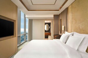 Suite-Estúdio Panorâmica, 1 cama king-size | Roupa hipoalergénica, minibar, cofre no quarto, secretária 