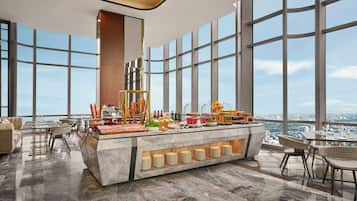 Pequeno-almoço tipo buffet diário (866250 VND por pessoa)