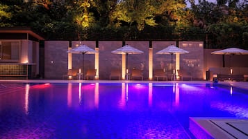 Piscina externa sazonal