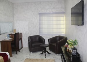 Quarto Royal | Com mobília individualizada, secretária, Wi-fi grátis 