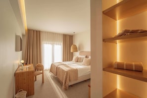 Quarto Duplo Superior, Vista para a cidade | Minibar, cofre no quarto, cortinas/cortinados opacos