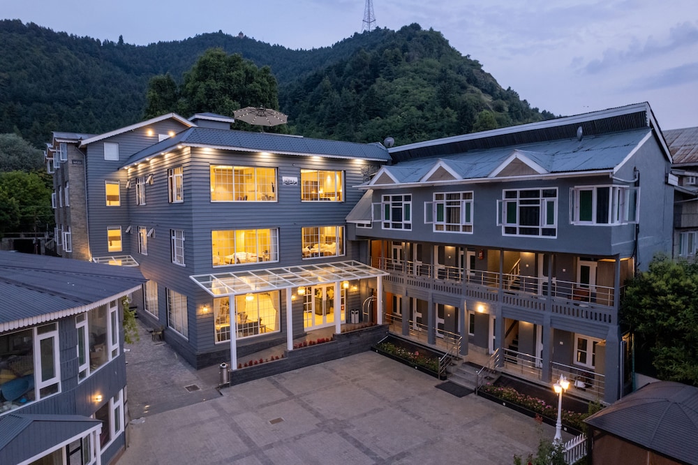 Hotel Grand Boulevard - Srinagar