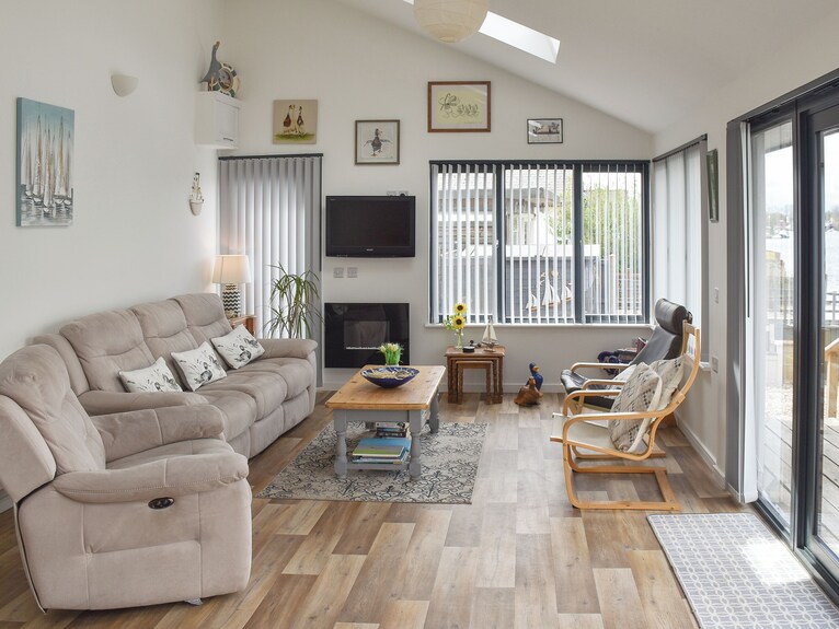 2 Bedroom Accommodation In Brundall - Suffolk