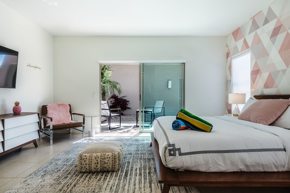 Ps Chic: Comfort And Style In Bungalow/mini-compound - Palm Springs, CA