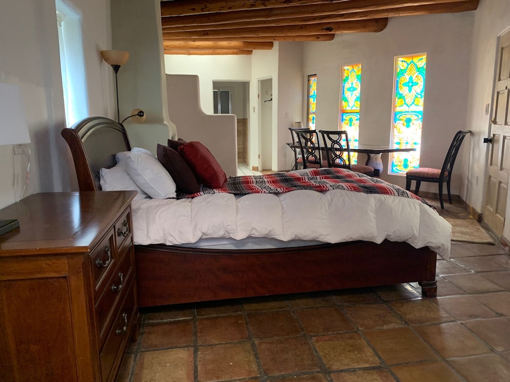 22 Room Adobe Mansion -- 6 Master Bedrooms, 6.5 Bath, Spa And Sauna, Pro Range - Taos, NM