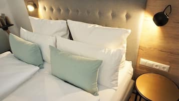 1 quarto, cofre no quarto, secretária, quartos insonorizados