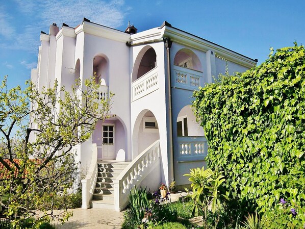 Apartamento, várias camas | Exterior