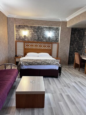 Quarto Duplo Standard, 1 cama de casal | Ferro/tábua de engomar, Wi-fi grátis, roupa de cama fornecida 