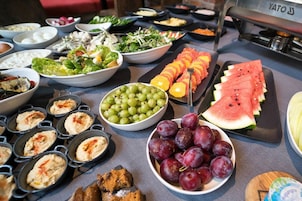 Pequeno-almoço tipo buffet diário mediante uma taxa 