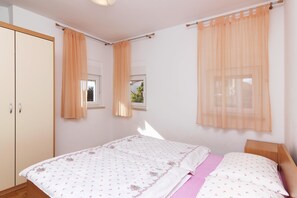Apartamento, 1 cama de casal e sofá-cama | Individualmente mobiliados, escrivaninha, Wi-Fi de cortesia