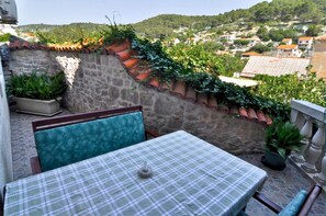 Apartamento, várias camas | Varanda
